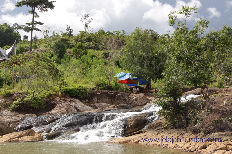 Usai Bermain di Teluk Mandeh, Yuk Cari Kesegaran di Air Terjun Gemuruh ...