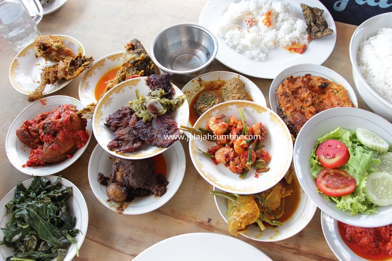 Rumah Makan Simpang Raya Bukittinggi - Jelajah Sumbar