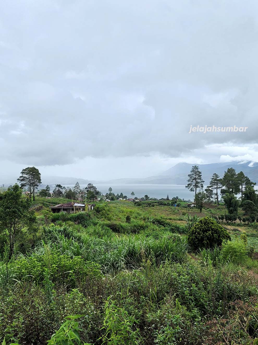 Taman Panorama Danau Kembar : Satu Tempat Dua Danau
