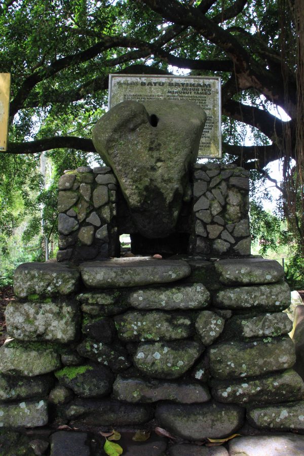 Cerita Seru Dari Terbentuknya Situs Batu Batikam - Jelajah Sumbar