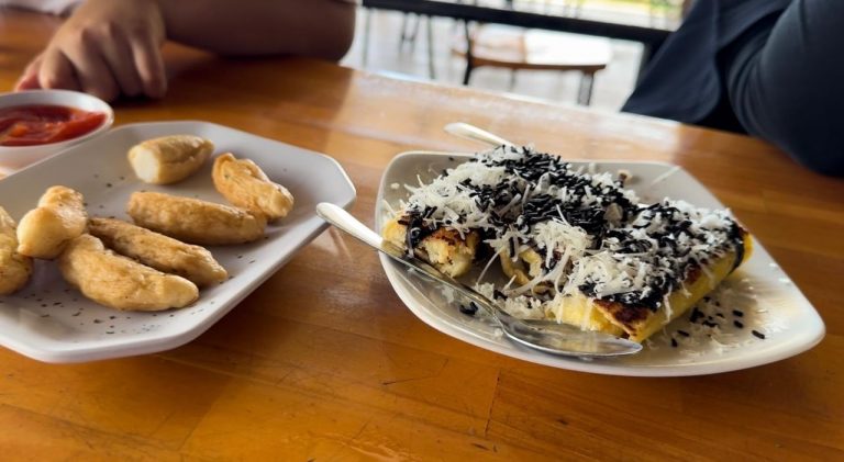 Santai Siang di Pandan View Mandeh - Jelajah Sumbar